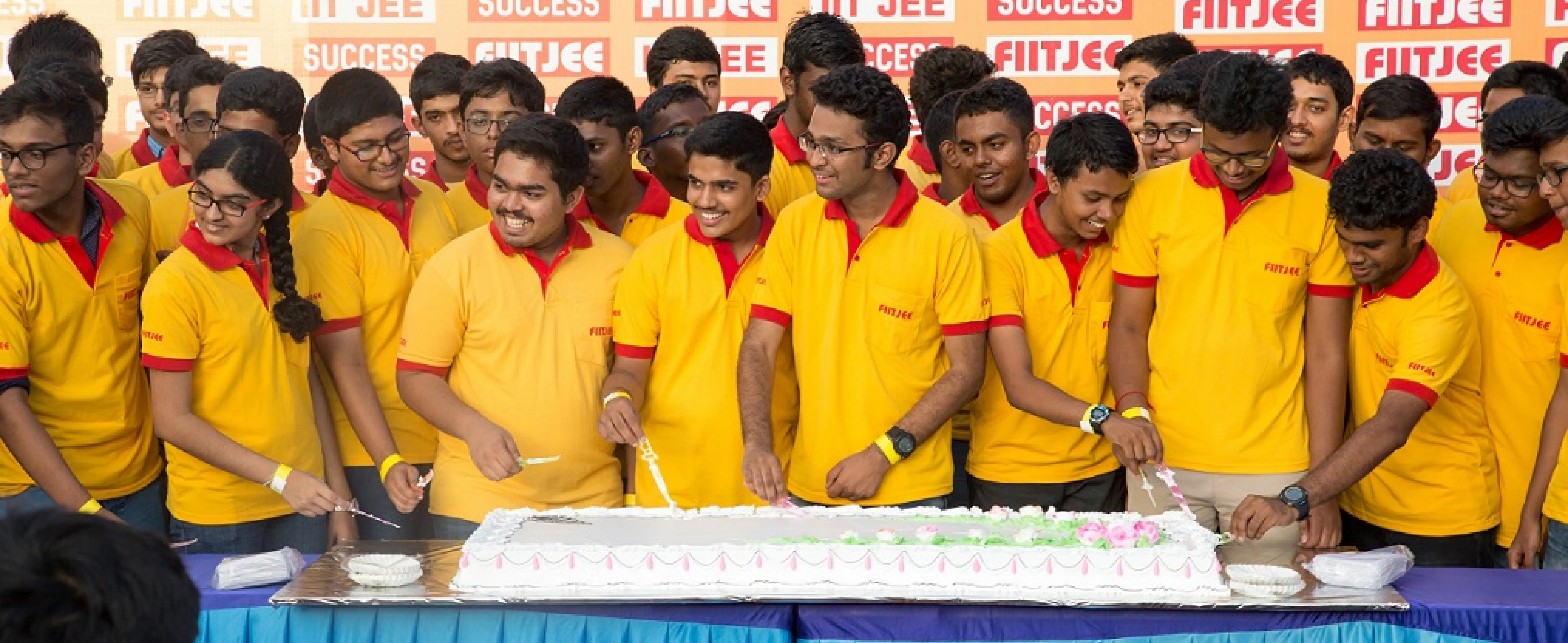 fiitjee-students-celebrating_0.png